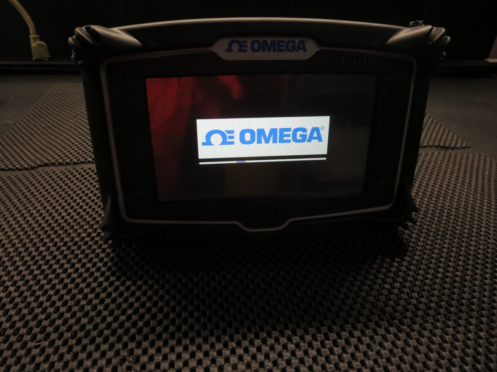Omega OM-DAQXL-1-NA Data Logger 8 Channel Touch Screen Powers On No ...