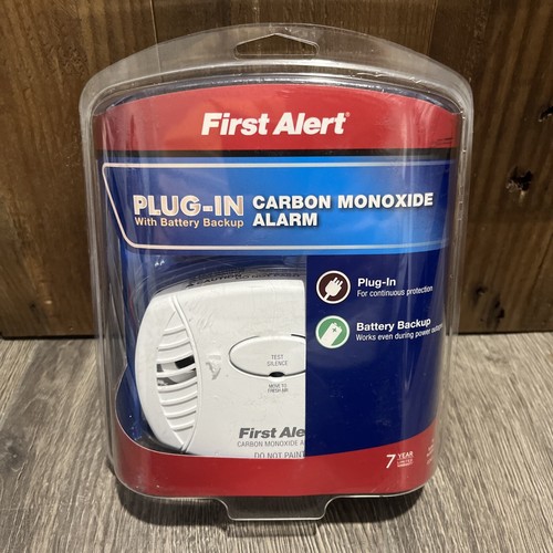 First Alert Plug In CO605 Carbon Monoxide Alarm Detector w/ 9 Volt ...