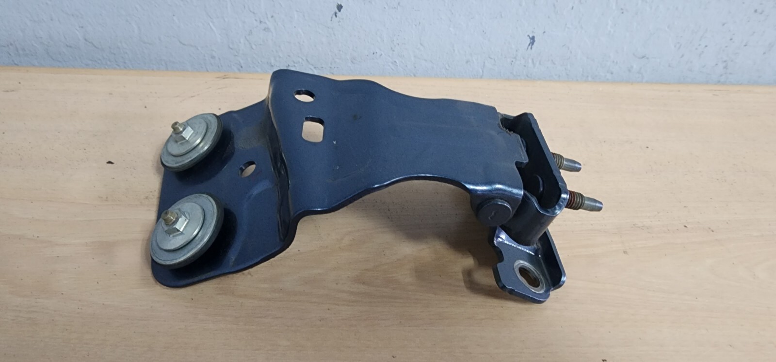 2016-2019 Toyota Highlander Rear Right Gate Hinge OEM 68810-0E250 ...