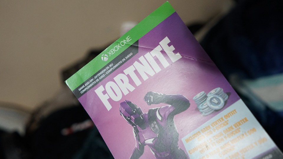XBOX FORTNITE Dark Vertex Skin + 500 V/w Controller Box Verified ...