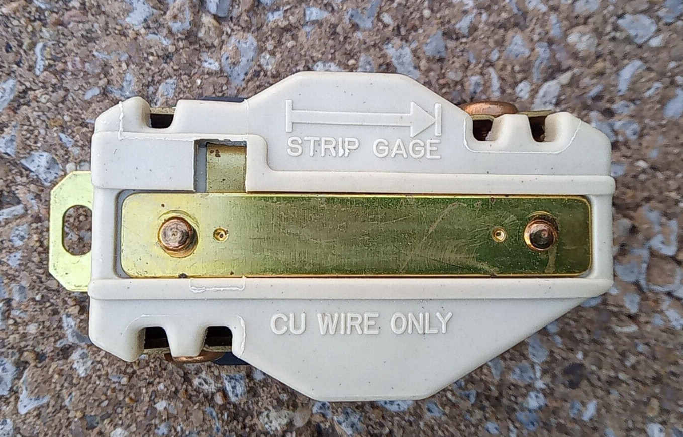 Hubbell 20A 250V 2P3W 2 Pole 3 wire HBL2320 | Grelly USA