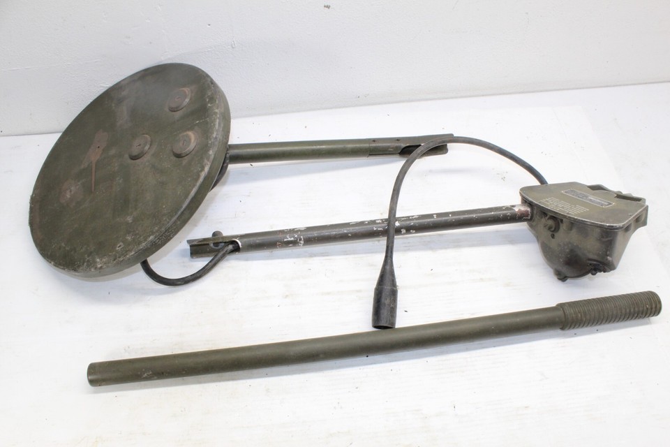 Original U.S. WWII 1944 Signal Corps Mine Metal Detector Kit SCR 625-C ...