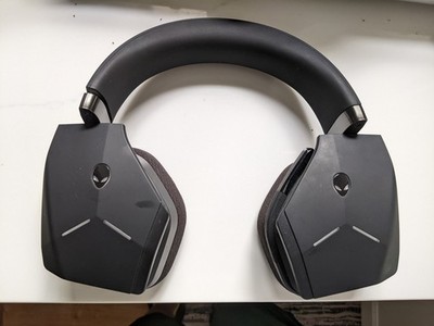 Alienware AW988 Headset Headphones - likenew just no USB. DOG BROKE IT ...