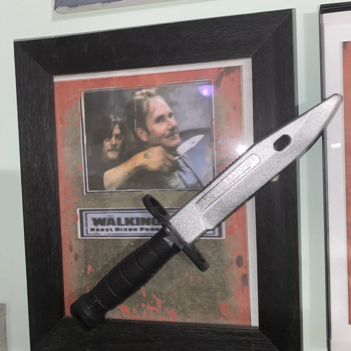 Merle Dixon Hand Blade