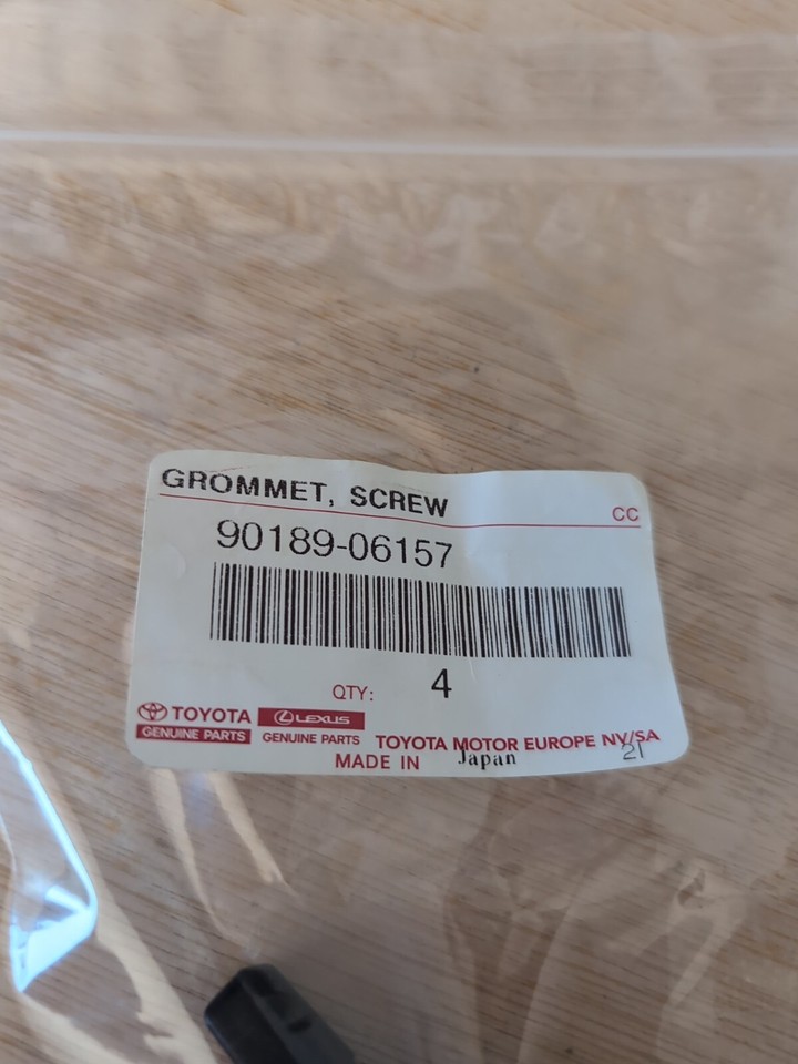 4 X Genuine Toyota Lexus Wheel Arch Liner Moulding Grommets 90189-06157 ...
