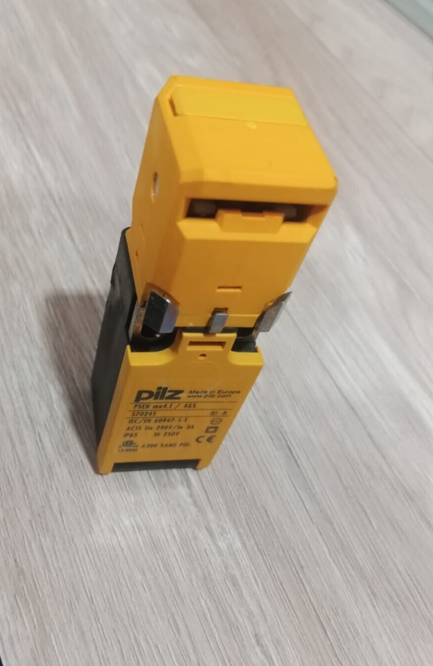 1PC- PILZ 570245 PSEN me4.1 / 4AS , 240V Safety Switch | eBay