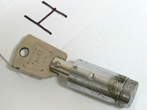 Rowe dollar bill changer National Lock Cylinder & key - fits T handle ...