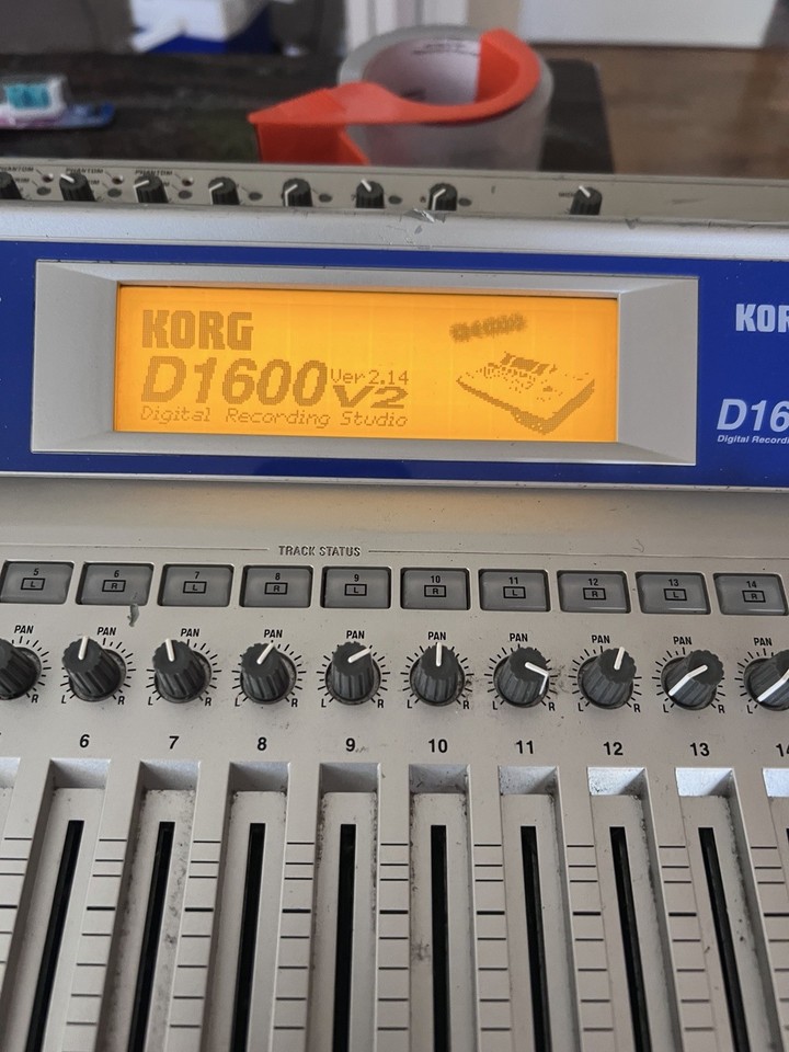 Korg D1600 Digital Recording Studio 16 Track Multi-Track Recorder ...