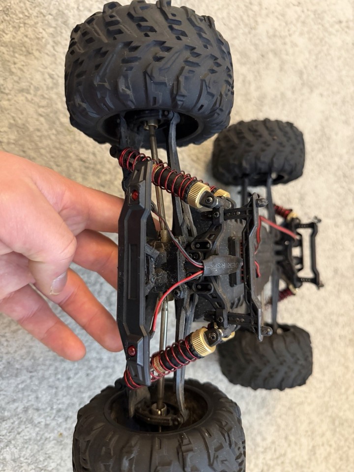 R/C car 1/10 scale Redcat racing volcano monster truck! So much fun ...