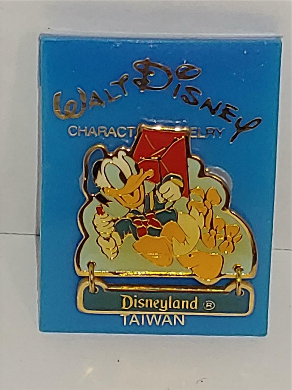 DISNEYLAND DONALD DUCK WITH KITE DANGLER PIN NEW VINTAGE | eBay