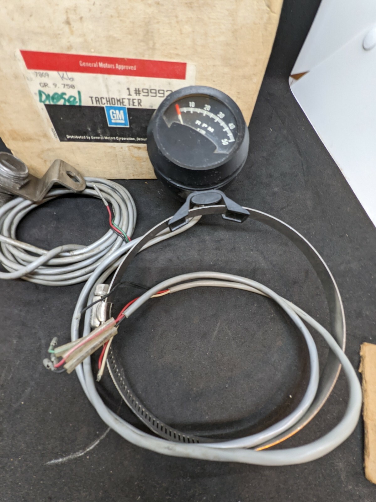 NOS 1985-86 CHEVROLET CK10 20 30 1987 RV10 20 30 ACCESSORY TACHOMETER ...