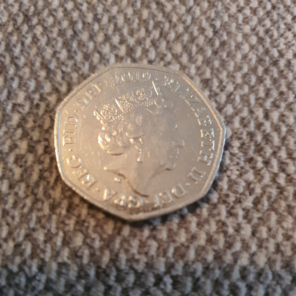 RARE ROYAL SHEILD 50p UK COIN DATED 2019 COLLECTIBLE CIRCULATED COIN ...