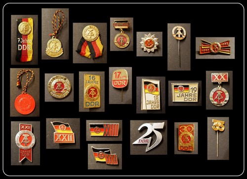 DDR Jahrestag Abzeichen / 1956 - 1984 / Tag der Republik / Sammlung ...