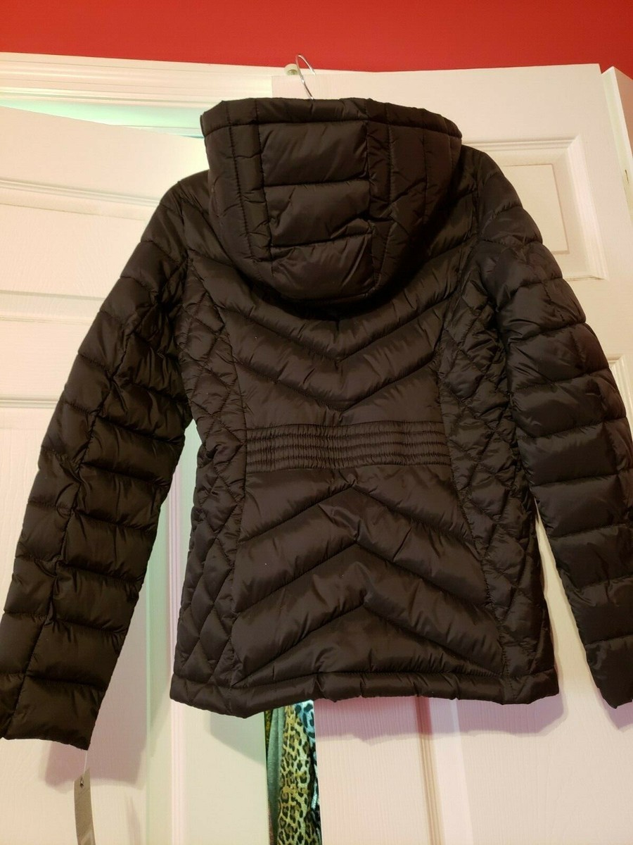 G.H. Bass & Co. Women's Hooded Short Puffer Jacket in Black G.H. Bass & Co. Women's Hooded Short Puffer Jacket in Black