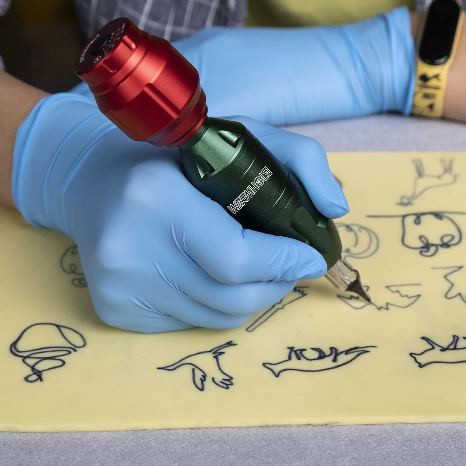 Wireless Tattoo Pen Gun Machine Kit with Power Supply Cartridge Needles ...