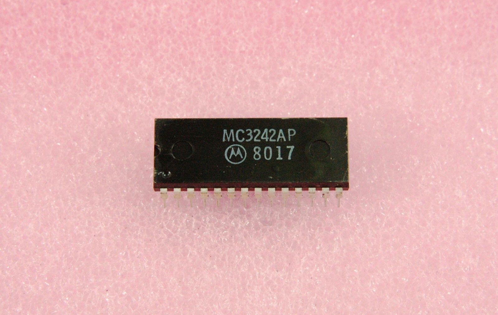 Lot of 2 - Motorola - MC3242AP IC, Memory. Address Multiplexer for 16K ...
