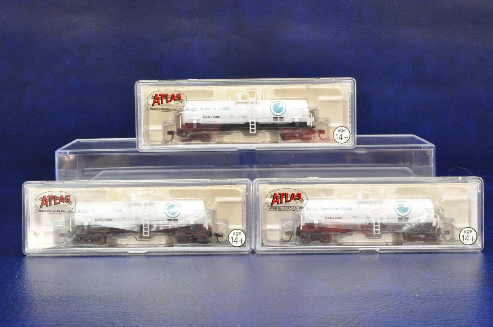 Atlas N Gauge Rake of 3 Kaolin Tank Cars - Anglo-American Clays | eBay
