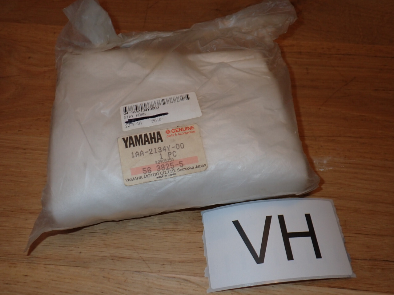 Yamaha XJ700 X XC Maxim 1985 1986 NOS OEM Horn Stay 1AA-2134Y-00 | eBay