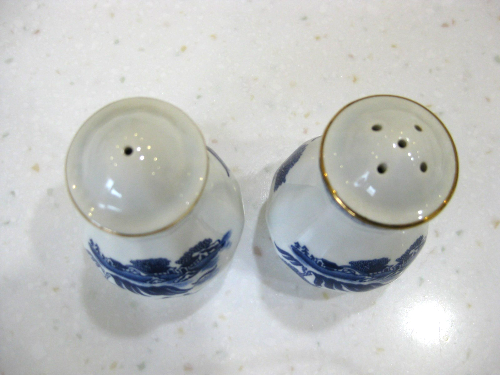 Ringtons Salt & Pepper Pots Willow Pattern produced by Wade 3.5 inches ...