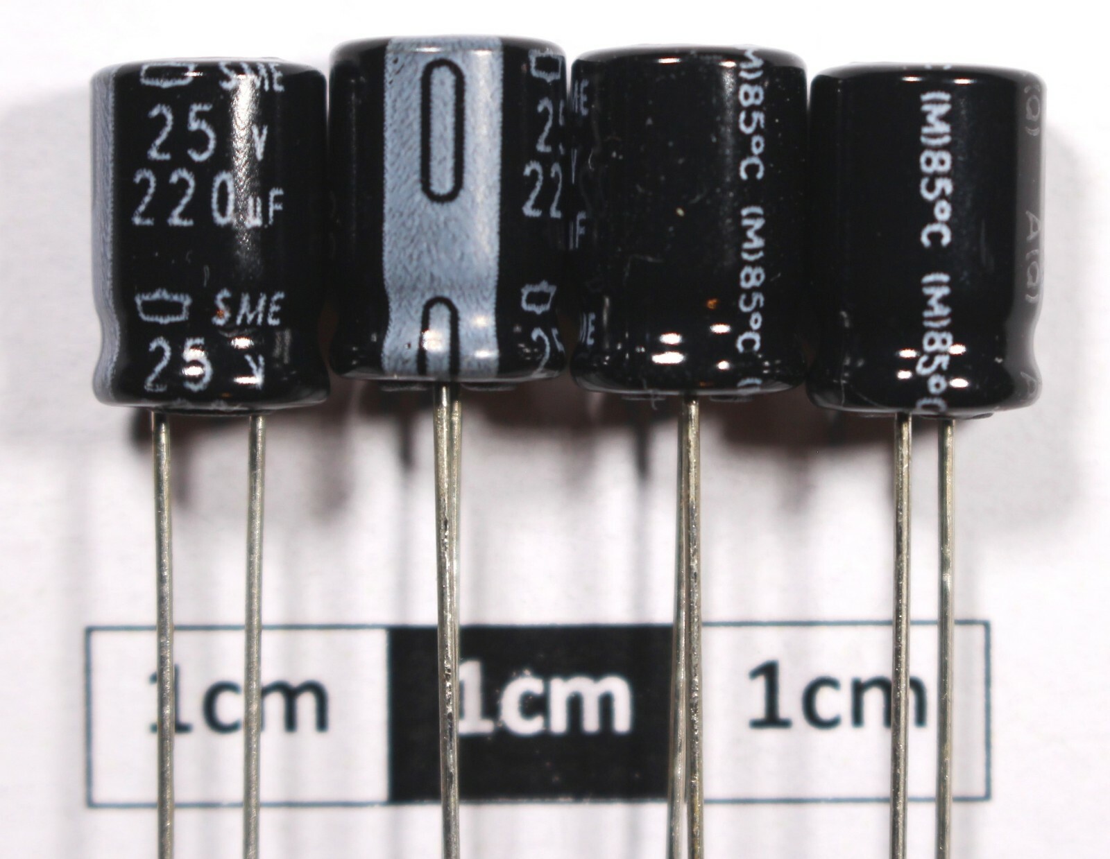 Nippon Chemi-Con SME Radial Electrolytic Capacitor 220µF 25V 85°C (Pk ...