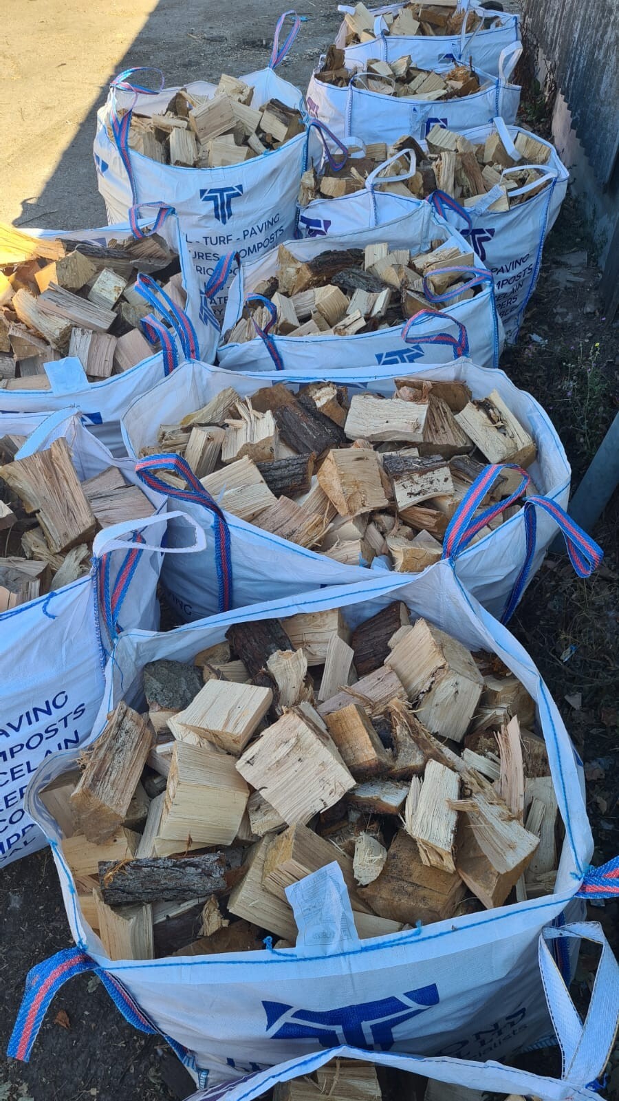 Builders Bag of Kiln Dried Firewood Logs Wood Log Burner Open Fire Bulk ...