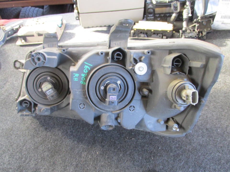 2002 Toyota Highlander Headlight Passenger Right Has Spider Web Cracks ...