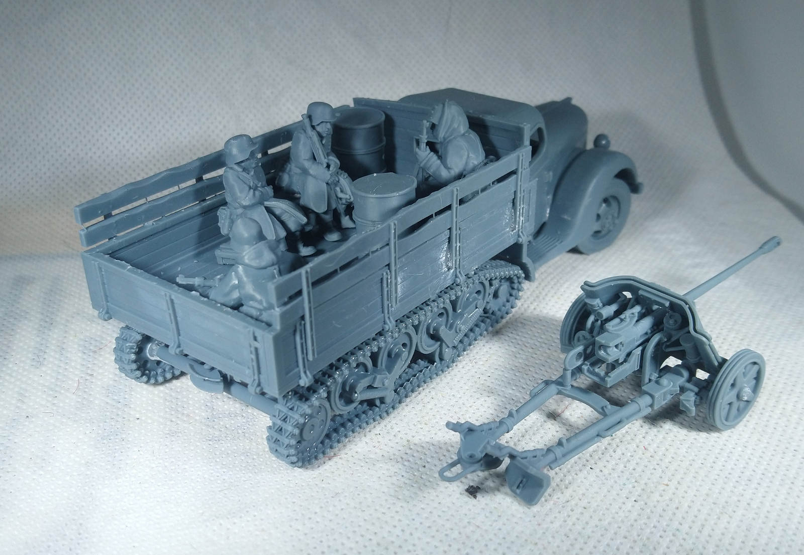 Late War German Maultier Truck and Late War German PaK38 road position ...