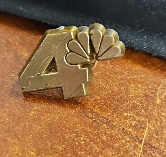 VTG Gold Toned Enameled Lapel Hat Pinback NBC Channel 4 Pin | eBay