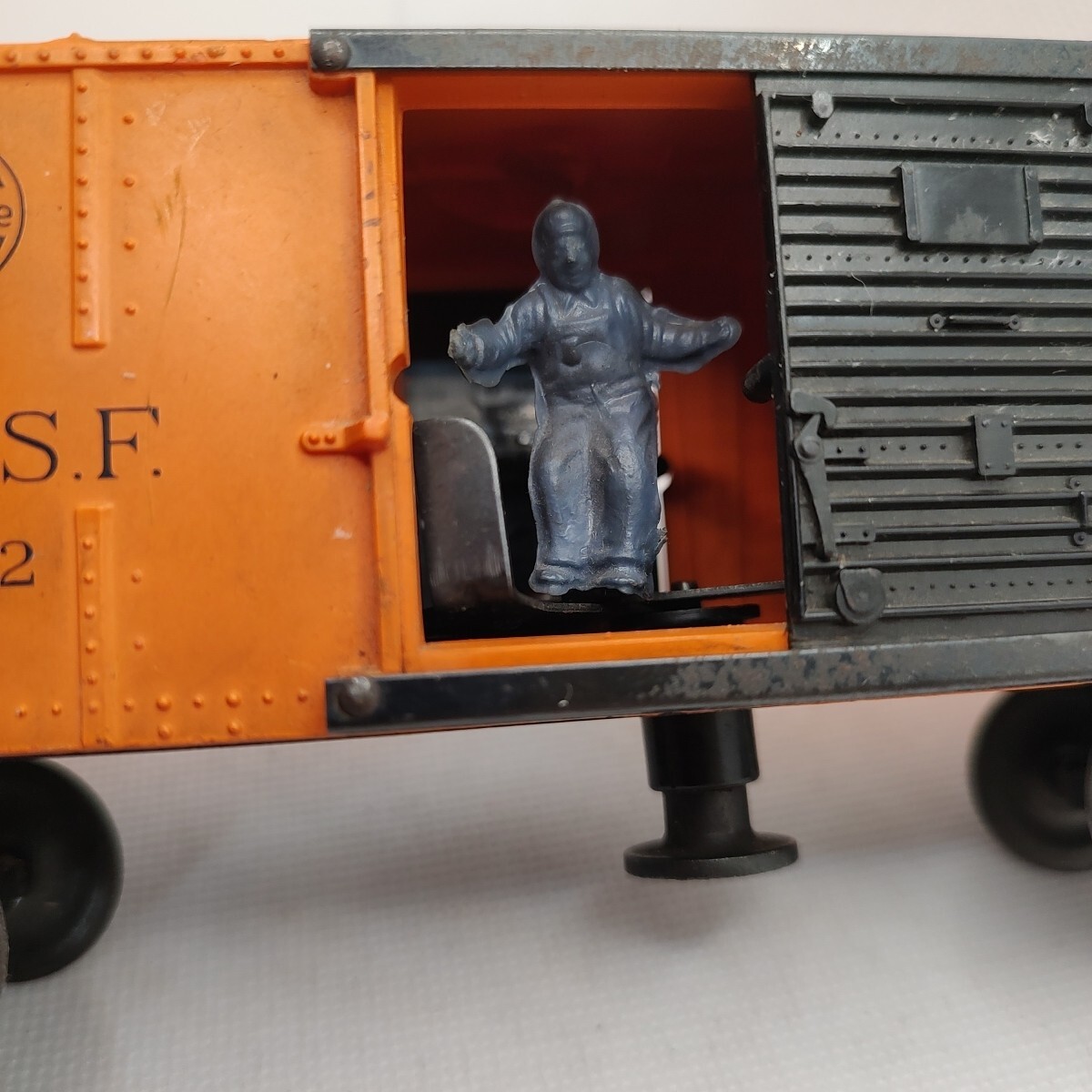 Vintage LIONEL No. X3464 AT&SF 63132 OPERATING BOX CAR Santa Fe Orange ...