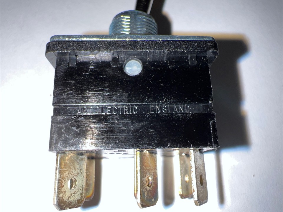 Arcolectric 1760 DPDT Toggle Switch 16 (4) A 250 AC T85u 250V AC 1 HP ...