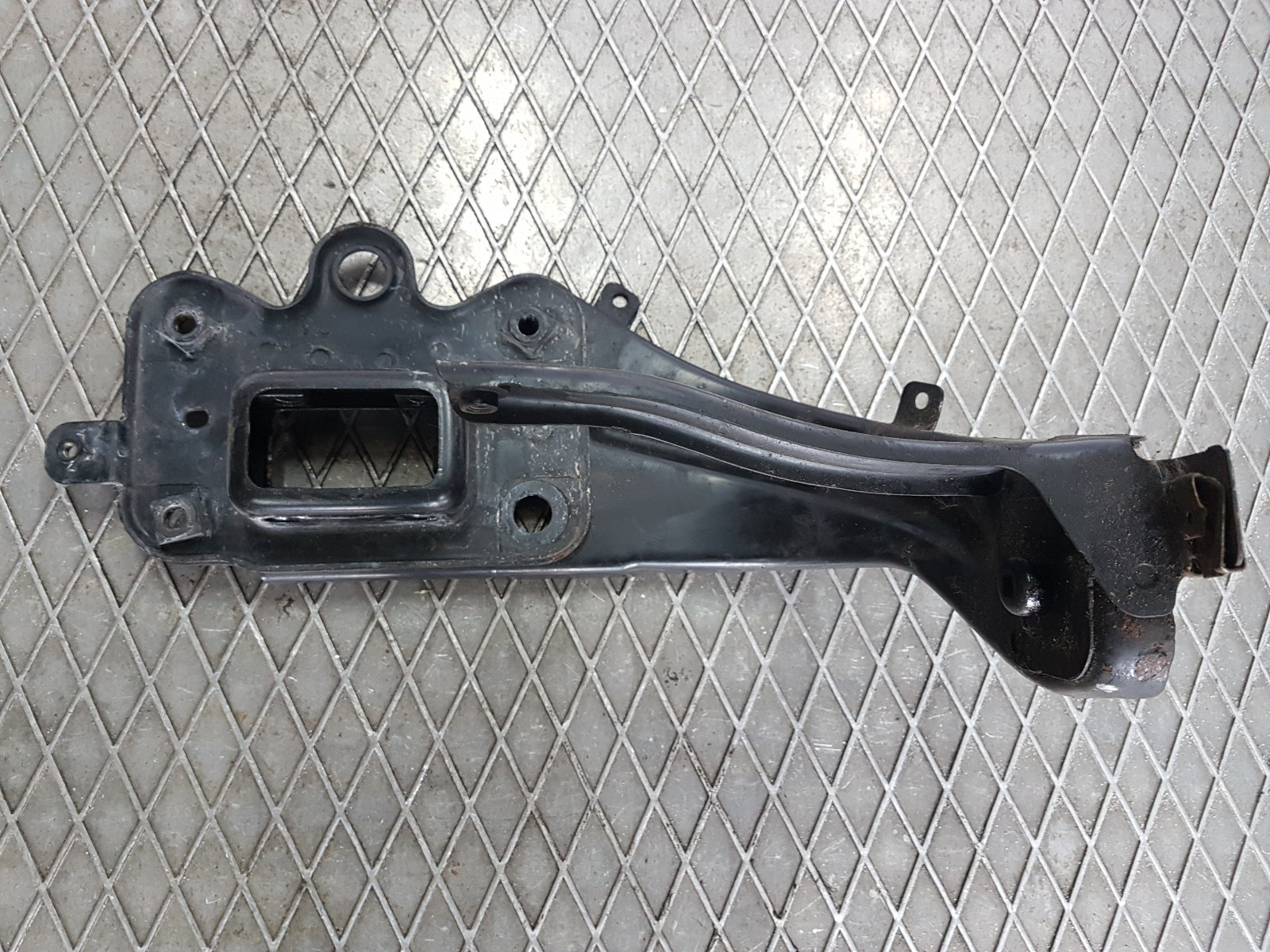 MERCEDES E CLASS W211 E220 2007 N/S PASSENGER SIDE HEADLIGHT LOWER ...