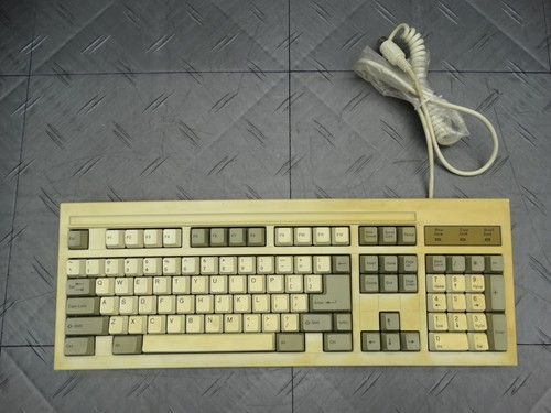 Vintage Mechanical Keyboard AT/XT Made in Taiwan Discoloration Present ...