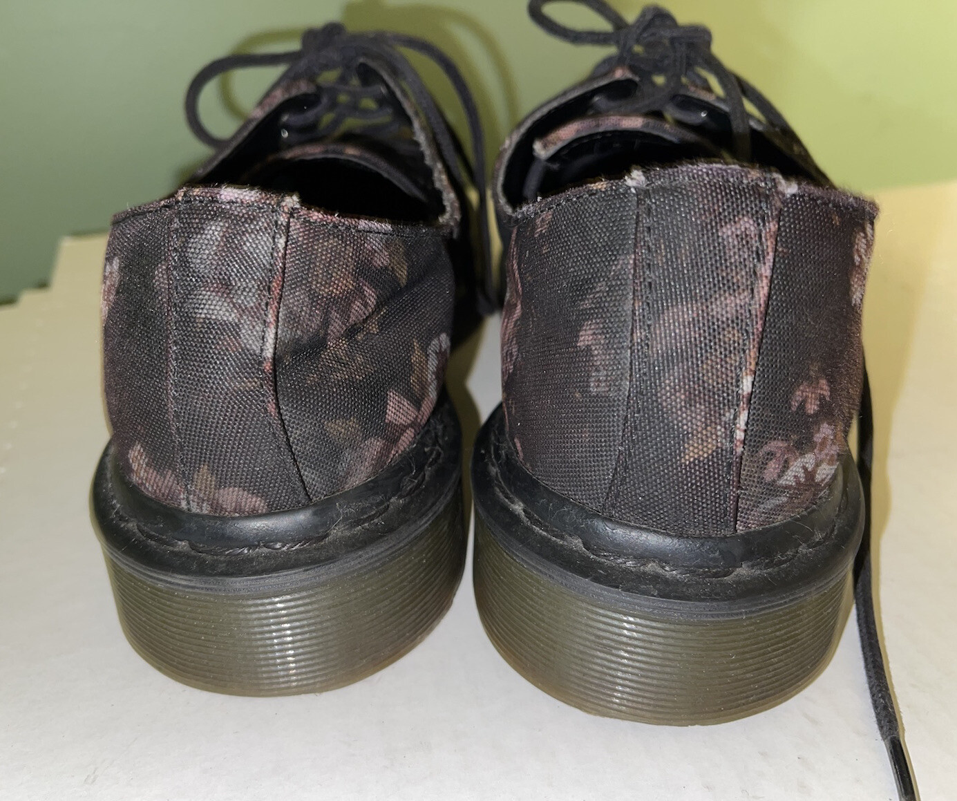 DR. MARTENS LESTER Black FLORAL 3 EYE CANVAS LOW SHOE… - Gem