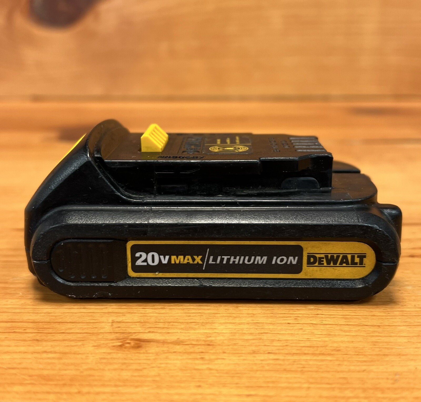 DeWalt DCB201 20v 1.5Ah 30Wh Max Lithium Ion Rechargeable Battery | eBay