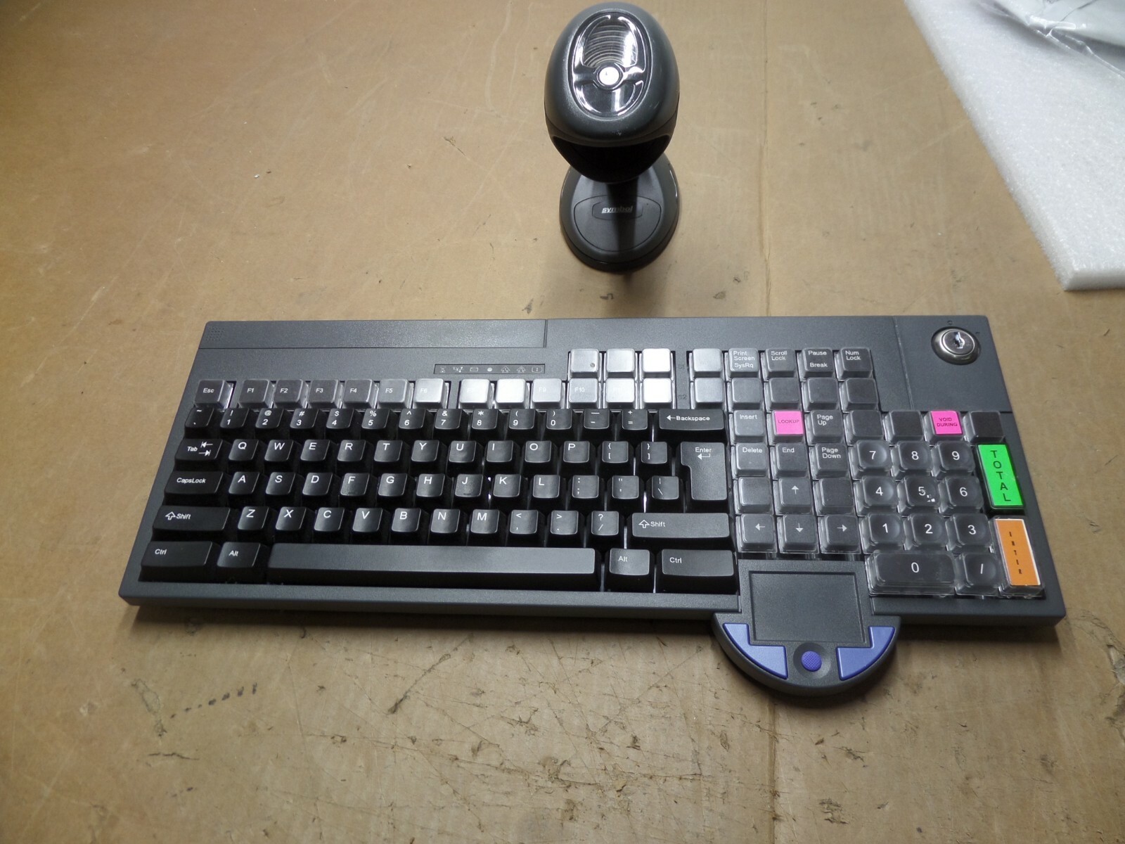 Toshiba POS Keyboard 00DN001 +DS9808 Motorola/Symbol Scanner KIT. Loc ...