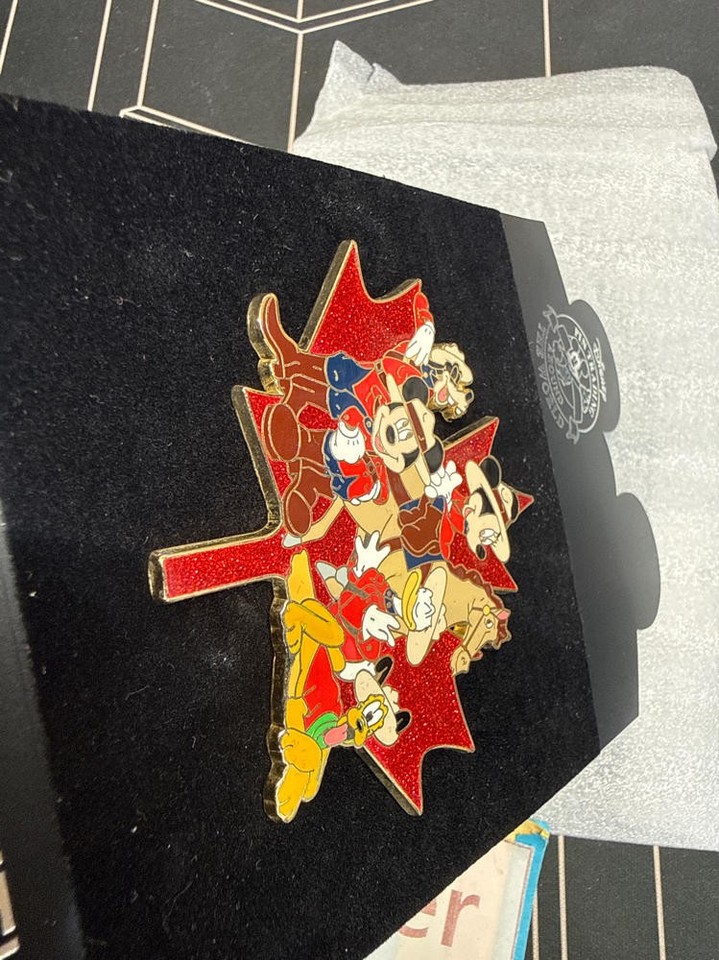 Disney Fab 5 Mounted Police Maple Leaf Canada Jumbo 98592 PP55375 LE ...