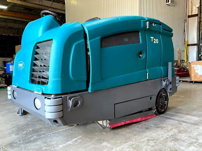 Sweepers & Scrubbers - Tennant Sweeper