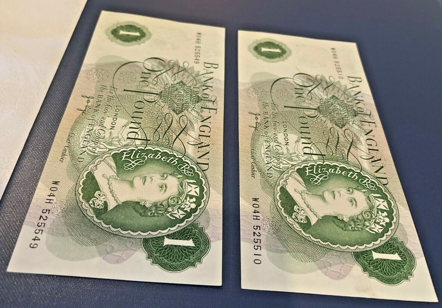 BANK OF ENGLAND 2x ONE POUND NOTE JO PAGE UNCIRCULATED W04H 525510 ...