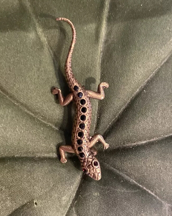 Small Salamander/Gecko Pin with Green Rhinestones - Gem