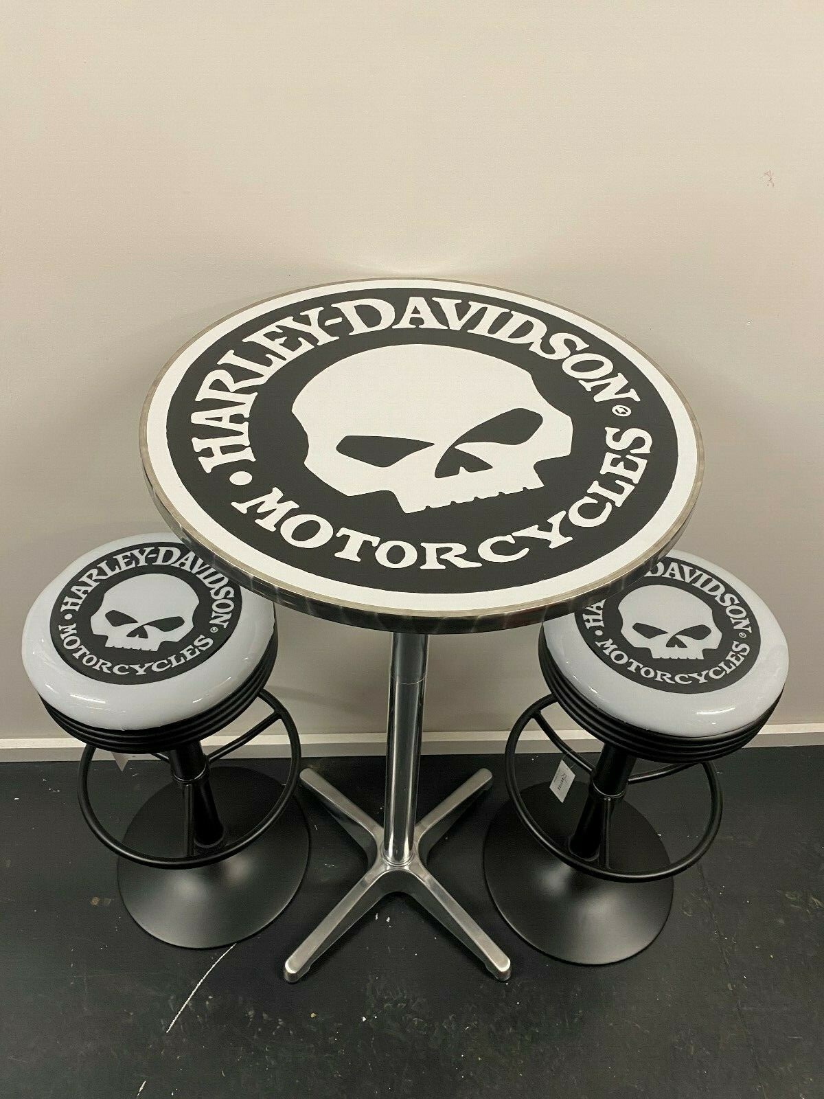 HARLEY DAVIDSON MOTORCYCLES PREMIUM BAR STOOLS X 2 AND TABLE ADJUSTABLE ...