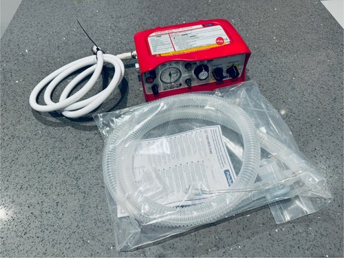 Smiths Medical ParaPAC Plus 310 Transport Ventilator + Circuit & O2 ...