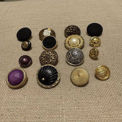 Vintage Lot of Mixed Buttons Large And Small Designer Buttons 16 Total ...