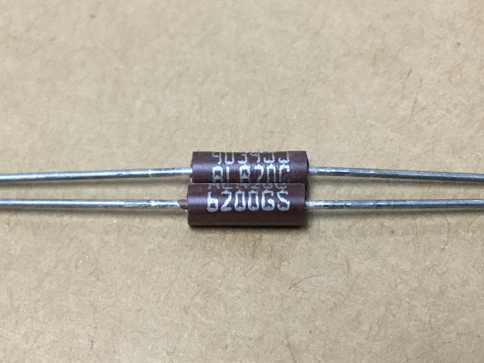 (25 PC) TRW RLR20C6200GS Metal Film Resistors 620 Ohm, 2±% | eBay