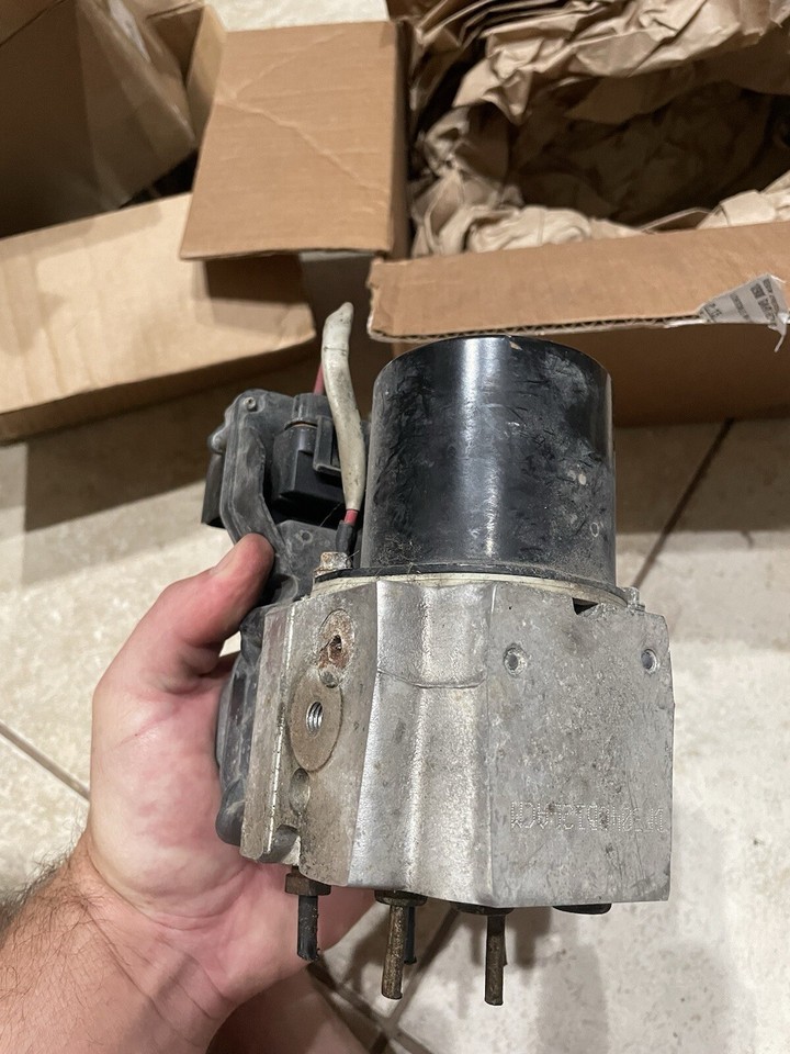 2003 dodge ram ABS control module and pump P52010149ae | eBay