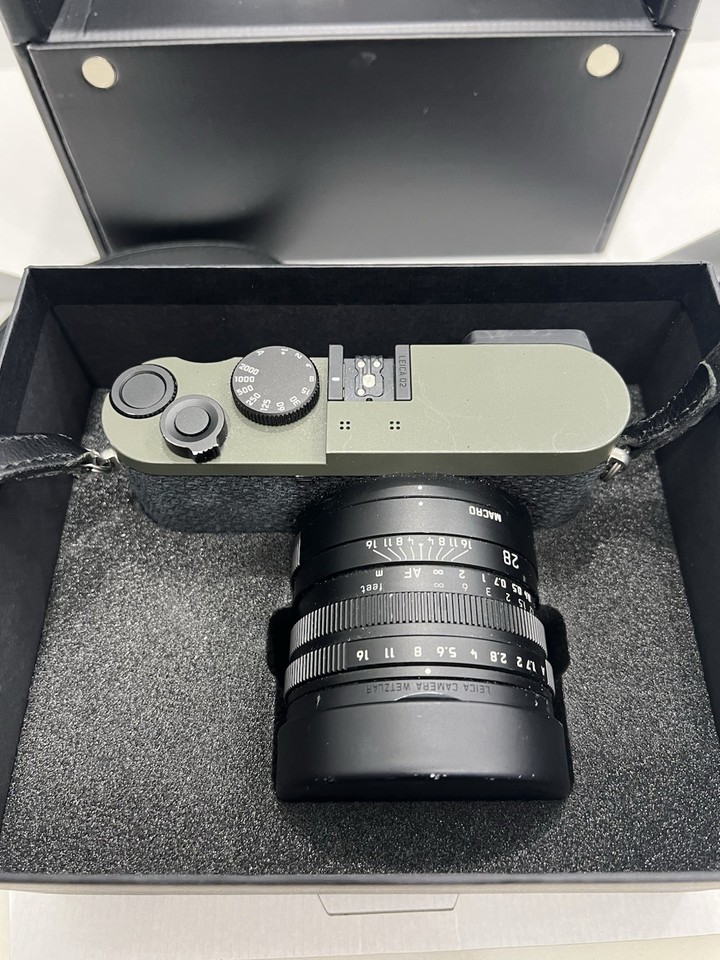 Leica Q2 "Reporter" 47.3MP Compact Dark Green Digital Camera - PLEASE ...