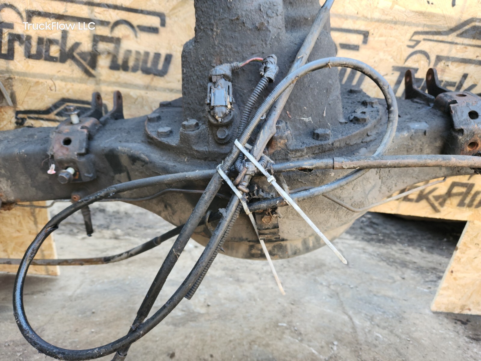 1999-2001 Ford F550 Dana S135 Rear Axle 8 Lug 4:88 Ratio 14.24" ring ...