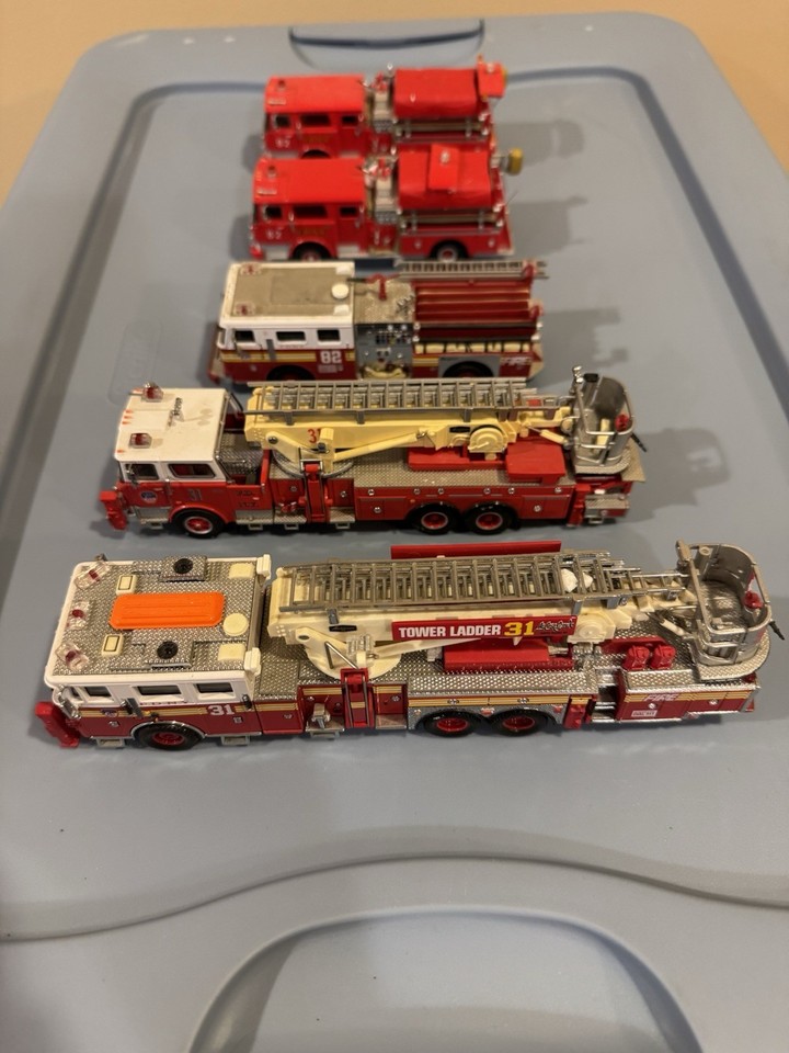 Code 3 FDNY Engine 82 Ladder 31 Firehouse Set With (5) Multiple ...