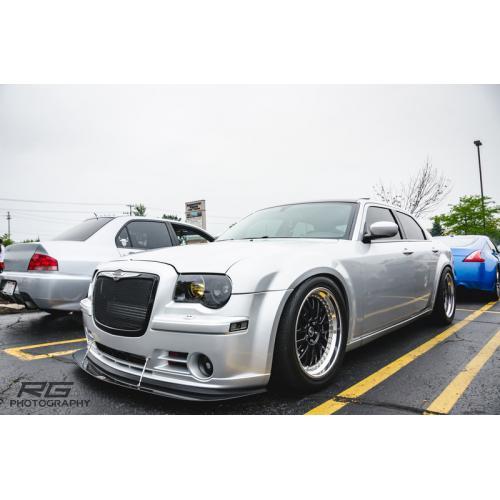 Stanced Chrysler 300 Srt8