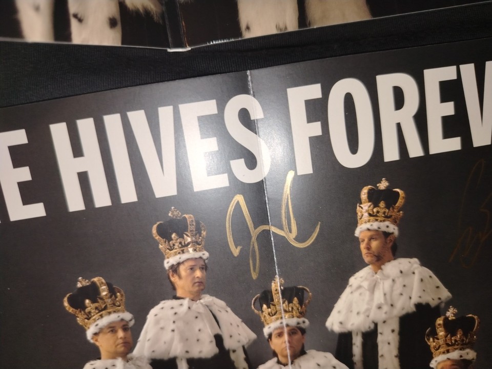 THE HIVES AUTOGRAPHED CD ALBUM 2025 HIVES FOREVER POSTER HAND SIGNED ...