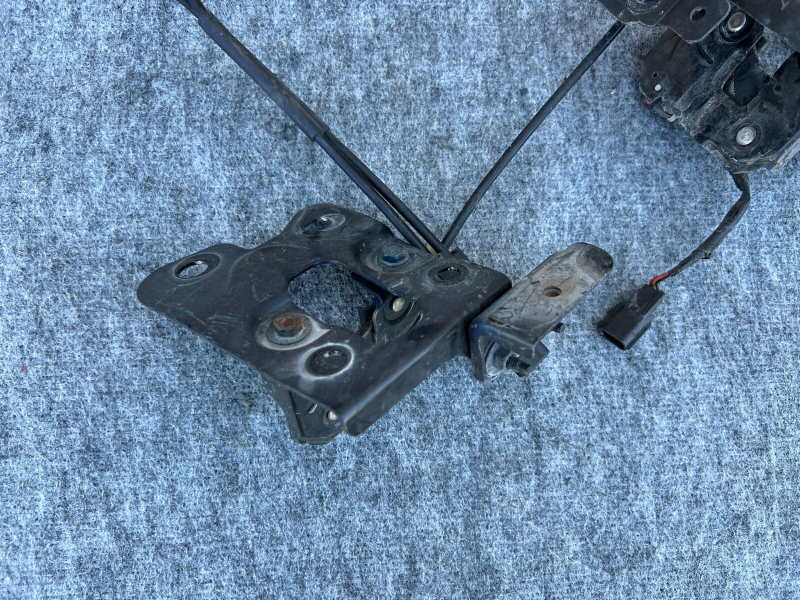 INFINITI Q50 Q60 14-22 OEM LEFT AND RIGHT RADIATOR SUPPORT HOOD LATCH W ...